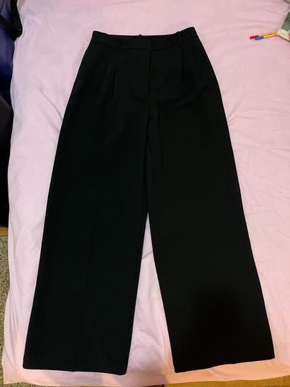 Zara crne pantalone NOVO