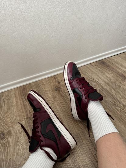 Nike jordan 1 low