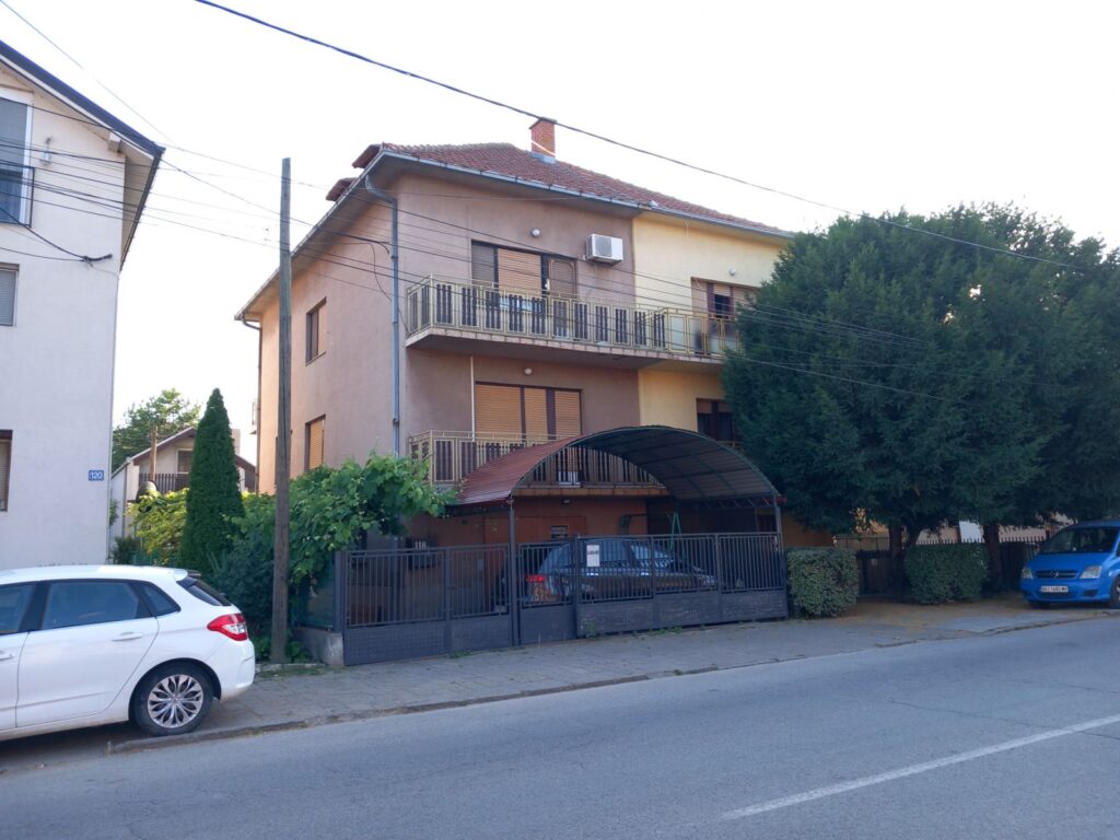 Prodajem kucu u Batajnici