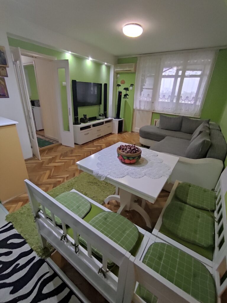 Luksuzan, potpuno opremljen stan na odličnoj lokaciji u Novom Sadu – prava prilika!