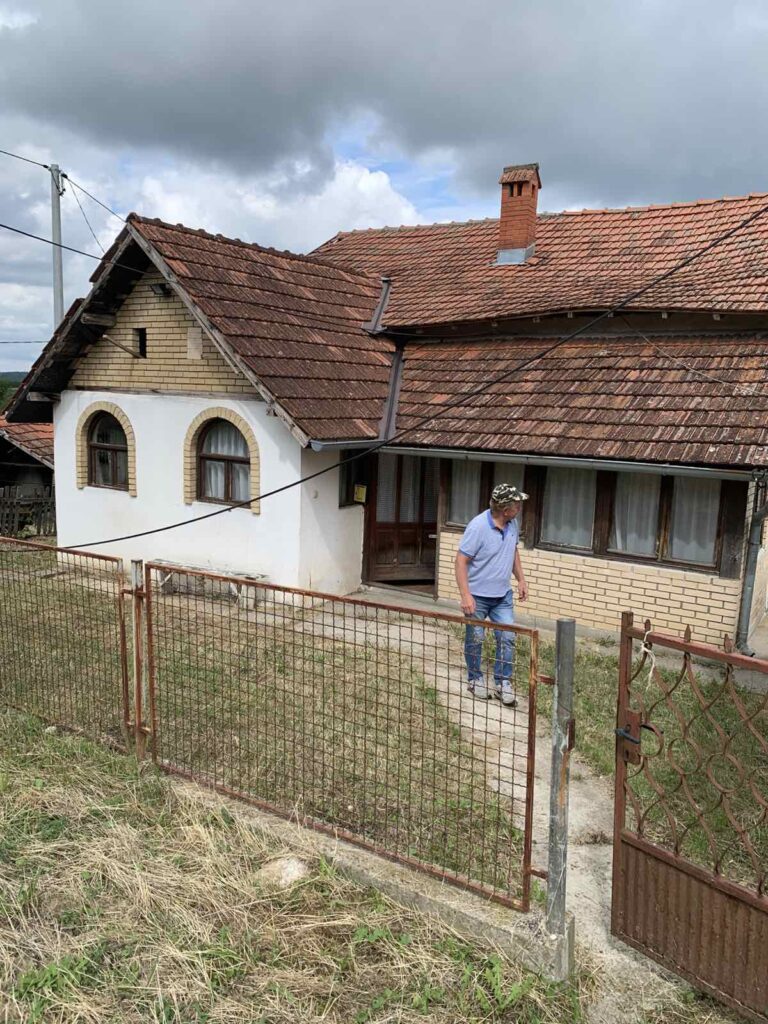 Prodajem kucu sa zemljistem Poljanice-Ljig