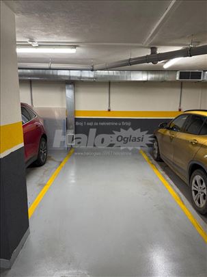 Izdaje se garažno mesto na Vračaru – 12,5 m²
