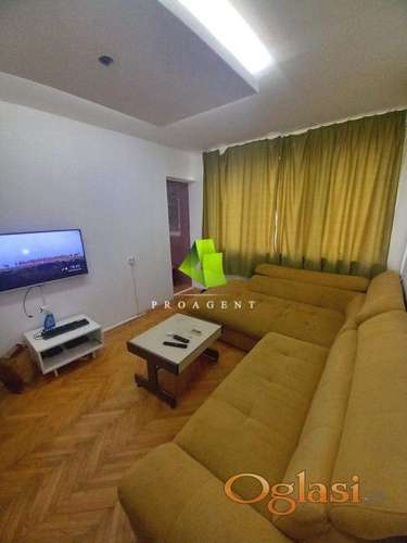 Renoviran dvosoban stan kod Saborne crkve ID#7613