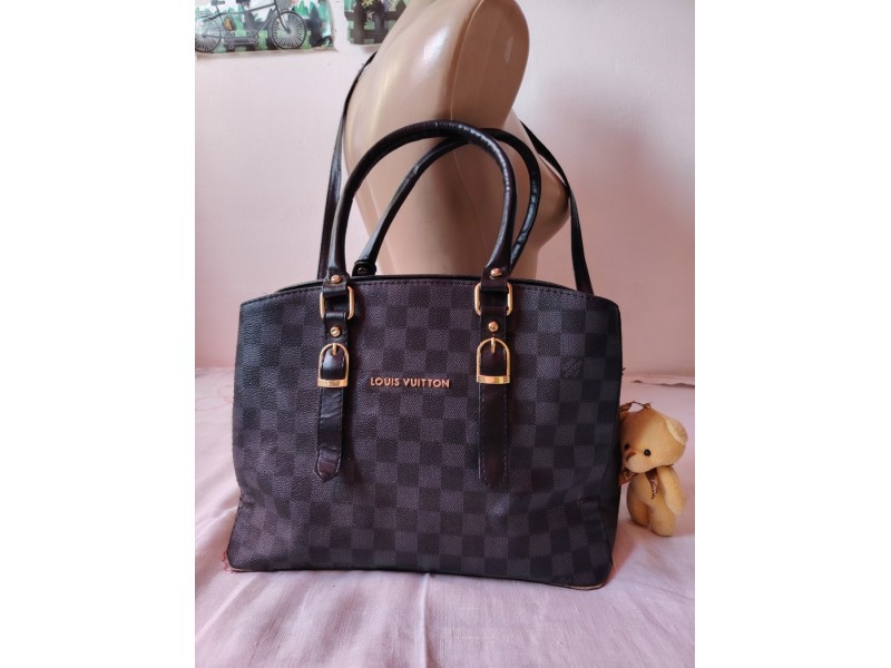 TORBA POZNATOG BRENDA LOUIS VUITTON