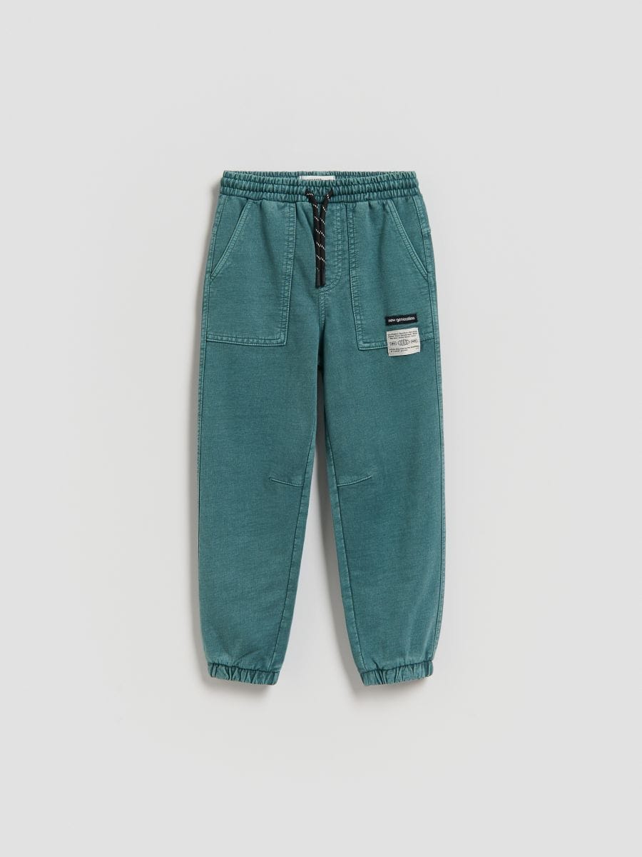 Jogger pantalone ispranog izgleda