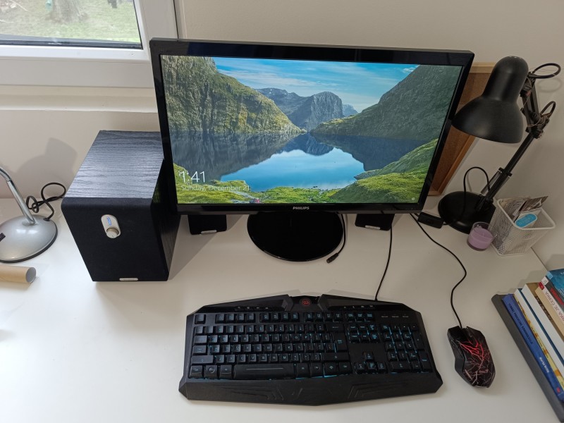 Desktop kompjuter, Komplet, Sve zajedno, Lampa poklon