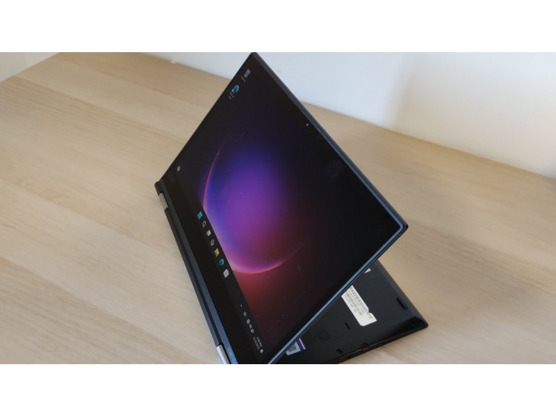 Lenovo Yoga X380 13.3''.i5-8gen .8GB DDR4.256 SSD