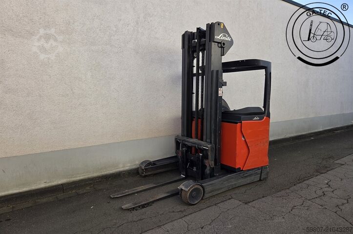 Reach truck
Linde R16