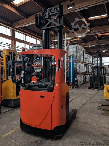 Reach truck
BT RRE 160 // Triplex // Vorschubgabeln