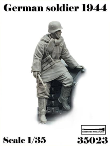 Ardennes Miniature 35023 German soldier 1944
