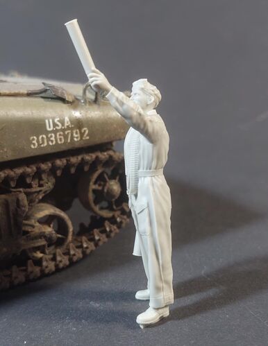 PanzerArt FI35-233 British Tanker Loading 75mm Ammo No. 2