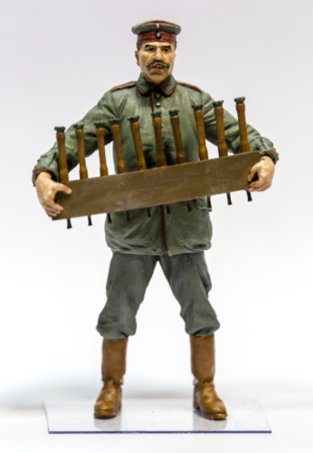 Copper State Models F32-004 German Aerodrome Personnel w/ Grenades Crate WWI Figure