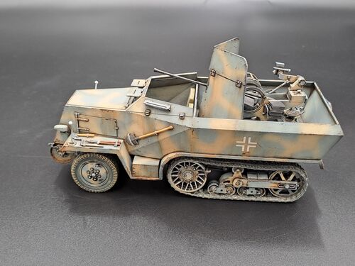 NEW! KM Model 35009 Schutzenpanzerwagen U304(f) mit 2 cm Flak 38 (Late Version)