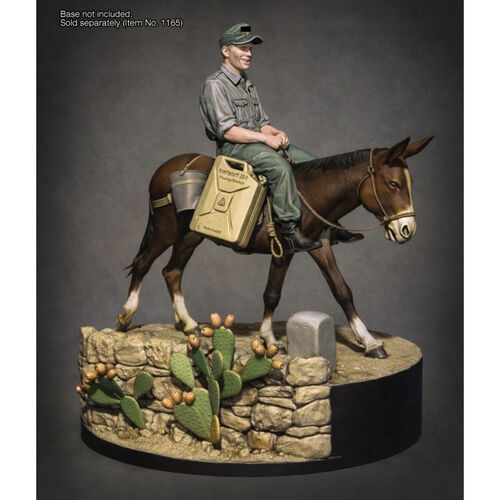 NEW! Royal Model di R. Reale 1160 German WWII Soldier with Mule (3D-Printed)