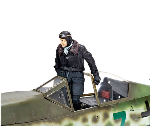 Zoukei Mura SWS02-F14 Ta-152 H-1 - Standing Pilot Figure