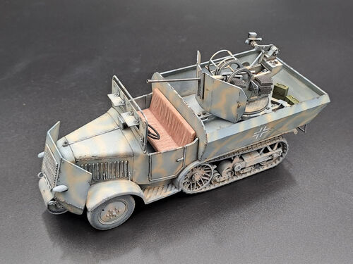 NEW! KM Model 48008 Schutzenpanzerwagen U304(f) mit 2 cm Flak 38 - Early Version
