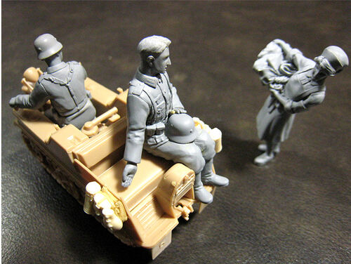 NEW! Zoukei Mura SWPS01-F03 SdKfz.2 - Luftwaffe Engineers & Nurse Set (3 Figures / for Zoukei Mura Kits)