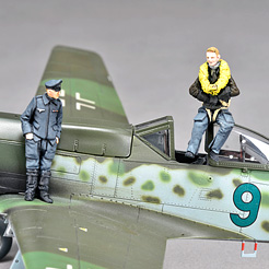 NEW! Zoukei Mura SWS48-02-F04 Focke Wulf Ta-152 H-1 - Ace Pilots Set (2 Figures)