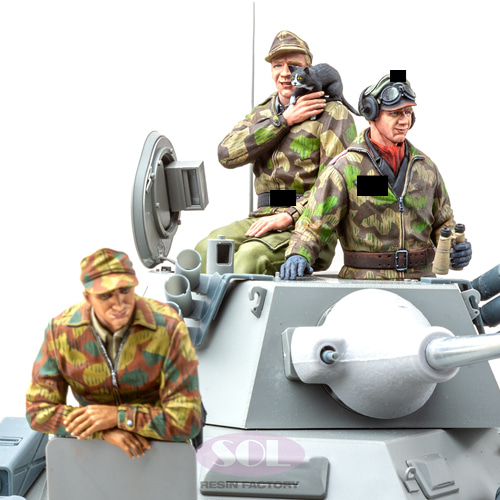 SOLMODEL MM755 German WWII Sd.Kfz. 234/2 Crew Set (3D-Printed)