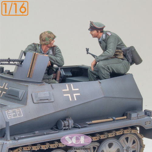 SOLMODEL MM858 German WWII Sd.kfz.250/1 - Crew (2 Figures)