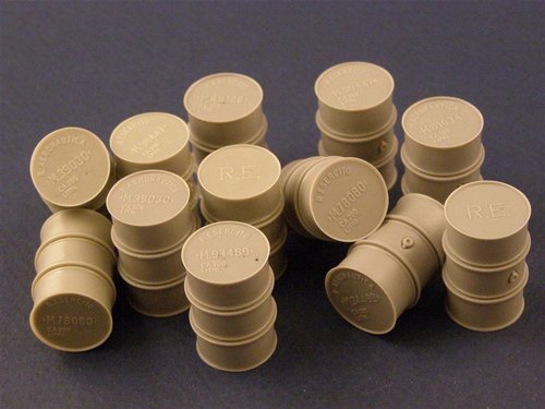 PanzerArt RE35-035 WW II Italian Fuel Drums (200l)
