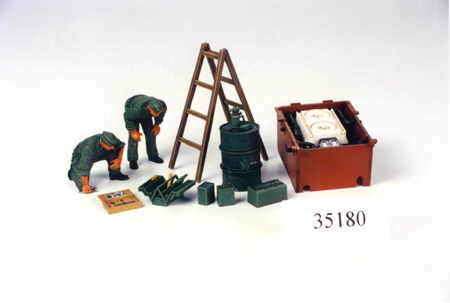 Tamiya 35180 German Tank Engine Maintenance Crew Set