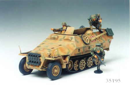 Tamiya 35195 German Mtl.SPW SDkfz.251 Ausf D Halftrack