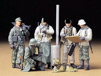 Tamiya 35212 German Soldiers at Field Briefing