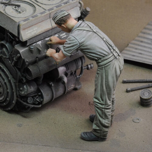 Royal Model di R. Reale 974 German Soldier At Work WWII