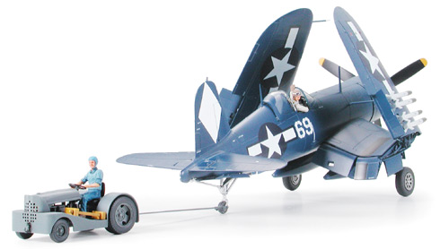 Tamiya 61085 Vought F4U-1D Corsair w/ Moto-Tug