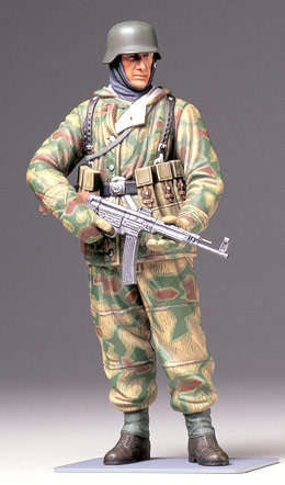 Tamiya 36304 WWII German Infatryman (Reversible Winter Uniform)