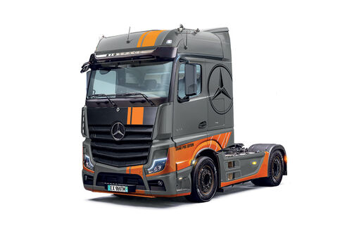 Italeri 3968 Mercedes Benz Actros MP4 Big Space Grand Prix Edition