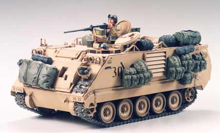 Tamiya 35265 US M113A2 Armored Personnel Carrier Desert Version