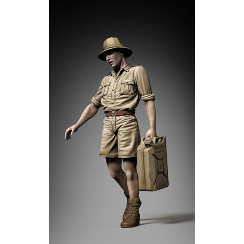 Royal Model di R. Reale 1084 German DAK Soldier Holding Jerrycan