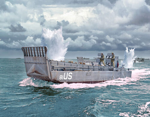 Italeri 6755 LCM-3 Landing Craft with 3 figures
