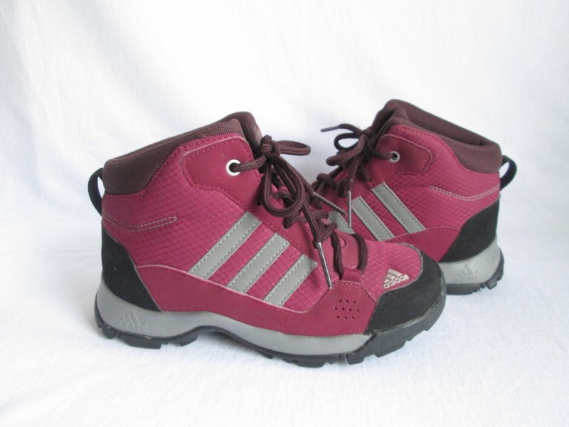 DUBOKE CIPELE "ADIDAS" 31 KAO NOVE