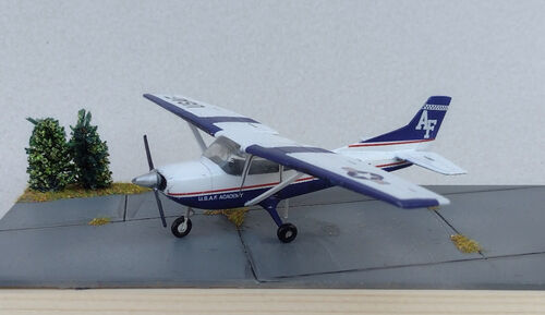 Decarli Model 7222 Cessna 172 with Decals for USAF and Iraqi Air Force