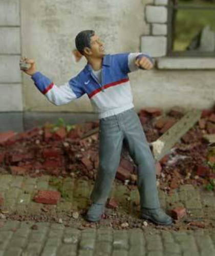 Firestorm Models 35127 Teenager Throwing Rock