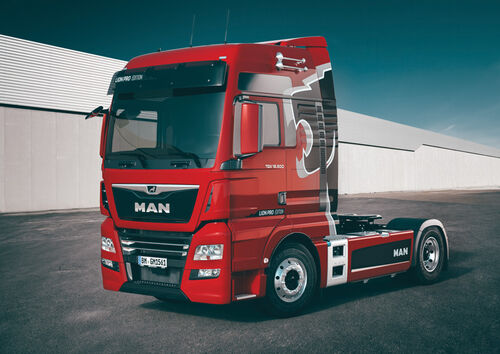 Italeri 3959 MAN TGX 18.500 XXL Lion Pro Edition