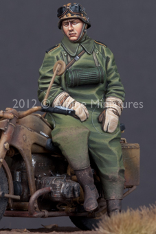 Alpine Miniatures 35142 German Motorcycle Driver