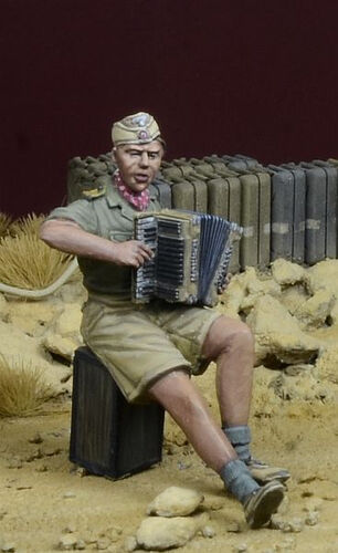 D-DAY miniature studio 35242 DAK Soldier Playing Accordion, North Africa 1941-43