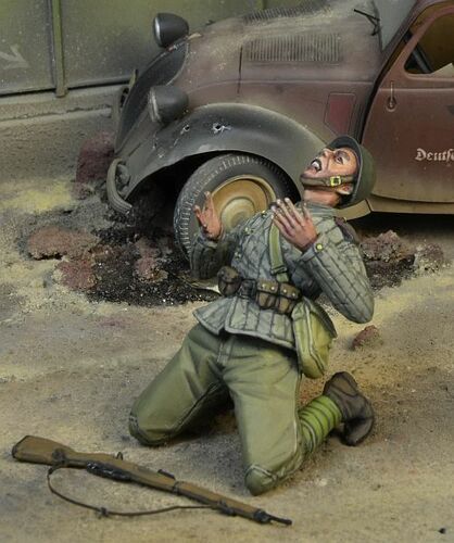 D-DAY miniature studio 35177 Dying Soviet Trooper, Berlin 1945