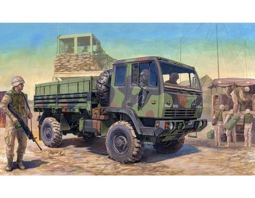 Trumpeter 01004 M1078 Light Medium Tactical Vehicle (LMTV) Standard Cargo Truck
