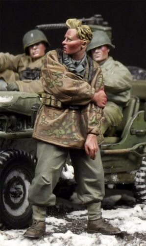 The Bodi Miniatures 35079 German wounded soldier