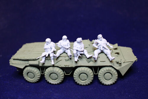 Peddinghaus-Decals 48235 Ukrainian Soldiers sitting on a tank or AFV (4 figures)
