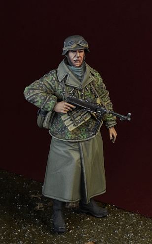 D-DAY miniature studio 35160 Waffen SS Soldier with MP40, Ardennes 1944