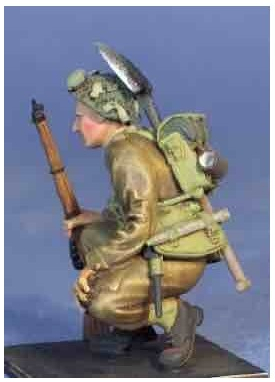 Resicast 355595 British WWII Infantryman Kneeling - Fully Equipped
