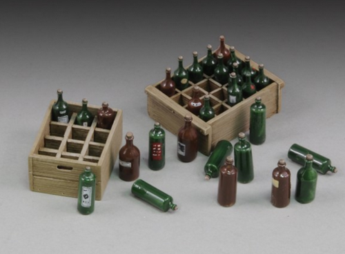 Royal Model di R. Reale 655 Wine bottles and crates
