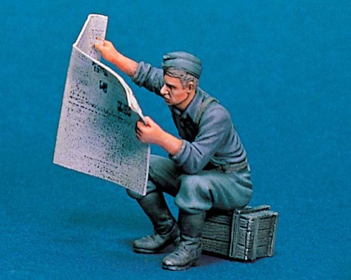 Legend LF0091-3544 "READING NEWSPAPER"