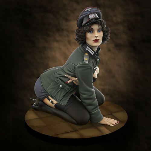 Royal Model di R. Reale 842 German Officer 'Pin-Up'